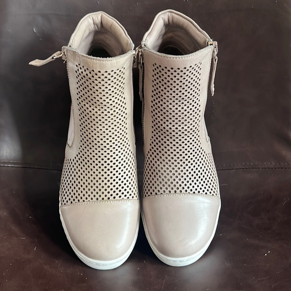 Gelato | Shoes | Gelato Tristan Zip Up Booties | Poshmark